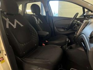 White Renault Captur 2015 in Vilnius, with an engine capacity of 1.46 L and mileage of 256 thousand km for 6100 €, photo 20 on AUTOMOTO.COM.LV