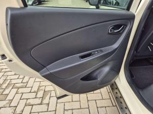 Balts Renault Captur 2015 Viļņa, ar dzinēja tilpumu 1.46 L un nobraukumu 362 tūkst. km par 5500 €, foto 21 vietnē AUTOMOTO.COM.LV