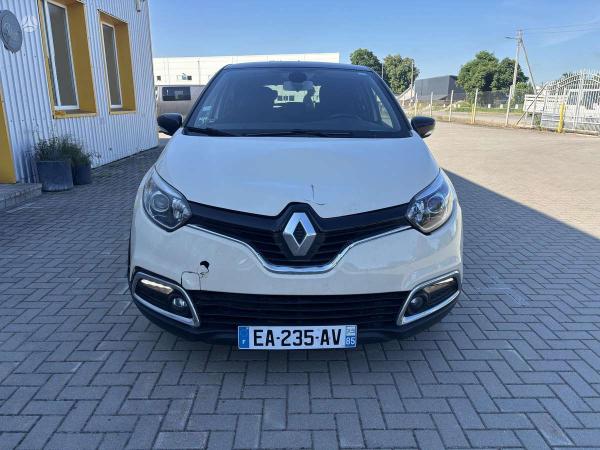 White Renault Captur 2016 in Taurage, with an engine capacity of 0.90 L and mileage of 180 thousand km for 4300 €, photo 2 on AUTOMOTO.COM.LV