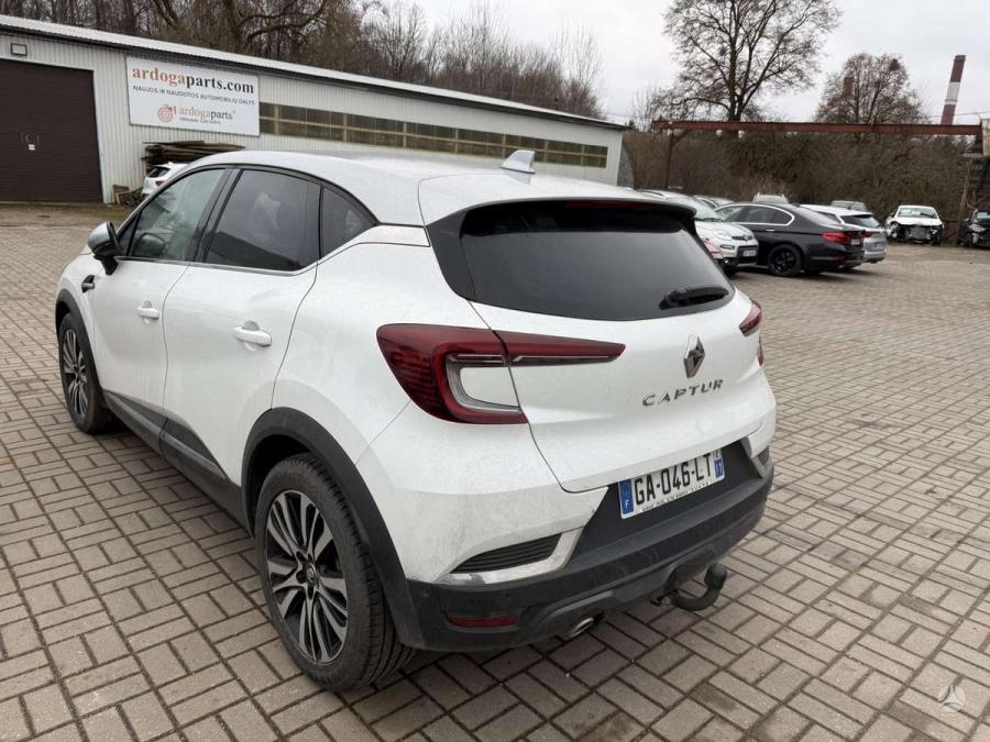 White Renault Captur 2021 in Kaunas, with an engine capacity of 1.33 L and mileage of 108 thousand km for 14399 €, photo 4 on AUTOMOTO.COM.LV