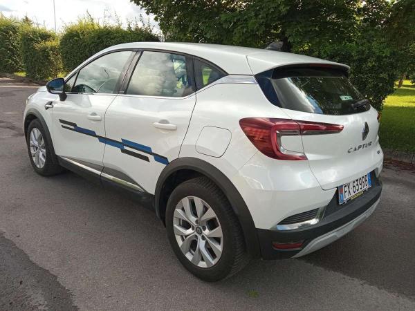 White Renault Captur 2021 in Panevezys, with an engine capacity of 1.60 L and mileage of 237 thousand km for 11900 €, photo 9 on AUTOMOTO.COM.LV