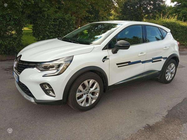 White Renault Captur 2021 in Panevezys, with an engine capacity of 1.60 L and mileage of 237 thousand km for 9999 €, photo 4 on AUTOMOTO.COM.LV