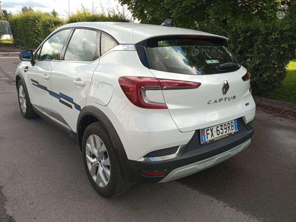 White Renault Captur 2021 in Panevezys, with an engine capacity of 1.60 L and mileage of 237 thousand km for 9999 €, photo 11 on AUTOMOTO.COM.LV