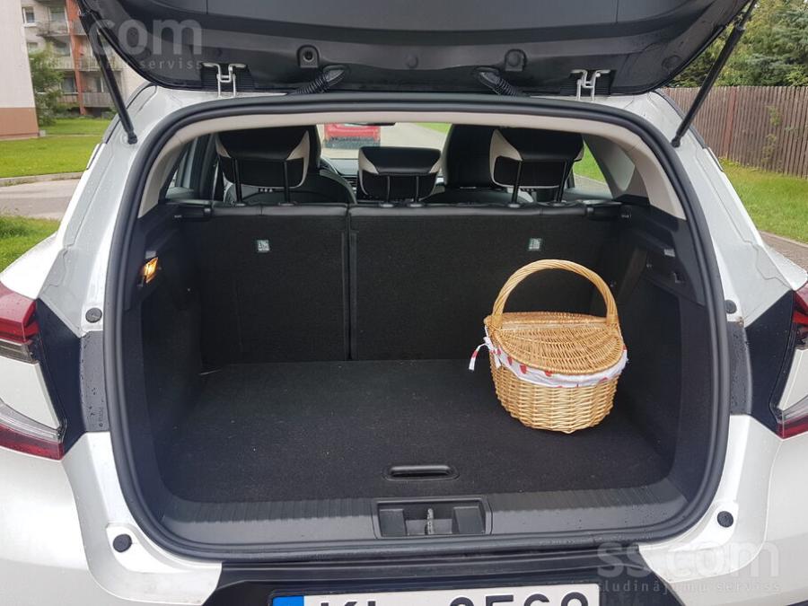White Renault Captur 2021 in Riga, with an engine capacity of 1.30 L and mileage of 51 thousand km for 16000 €, photo 5 on AUTOMOTO.COM.LV