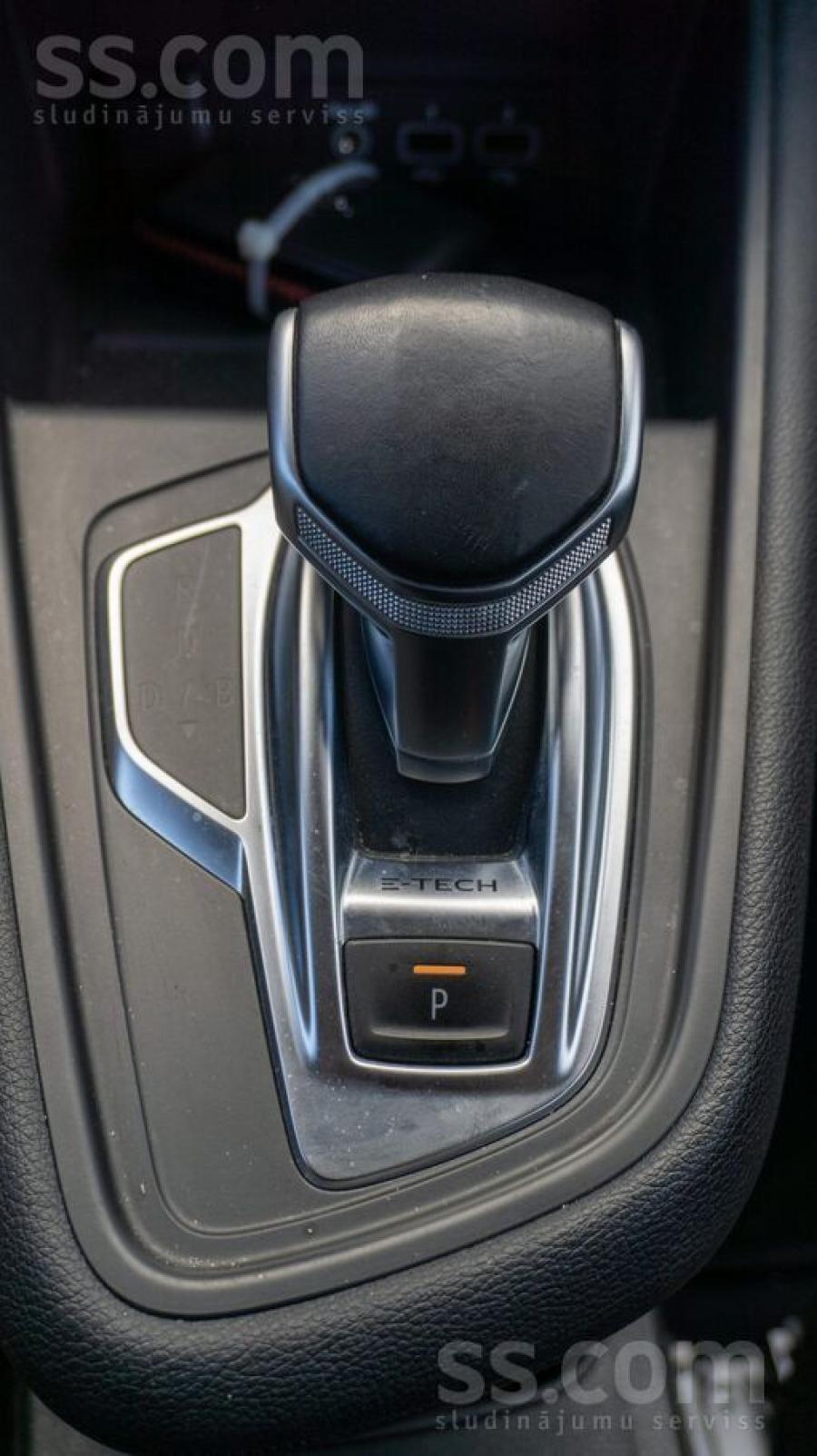 Balts Renault Captur 2022 Rīga, ar dzinēja tilpumu 1.60 L un nobraukumu 25 tūkst. km par 19990 €, foto 18 vietnē AUTOMOTO.COM.LV