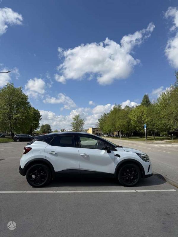 White Renault Captur 2022 in Taurage, with an engine capacity of 1.60 L and mileage of 23 thousand km for 13500 €, photo 4 on AUTOMOTO.COM.LV