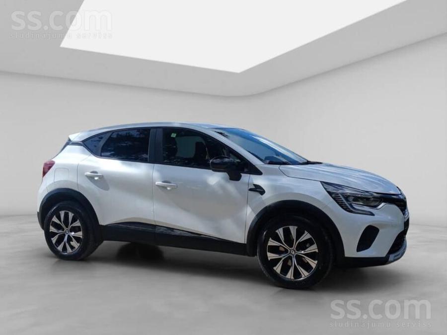 White Renault Captur 2022 in Riga, with an engine capacity of 1.60 L and mileage of 153 thousand km for 12990 €, photo 1 on AUTOMOTO.COM.LV