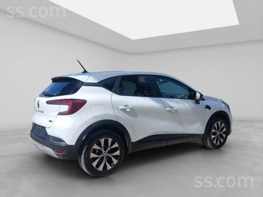 White Renault Captur 2022 in Riga, with an engine capacity of 1.60 L and mileage of 153 thousand km for 12990 €, photo 5 on AUTOMOTO.COM.LV