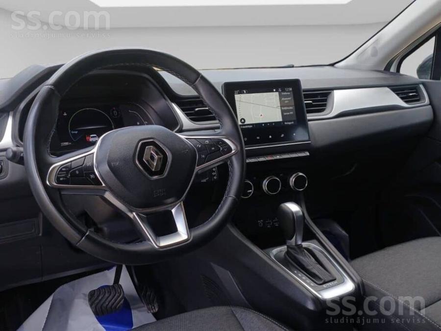 White Renault Captur 2022 in Riga, with an engine capacity of 1.60 L and mileage of 153 thousand km for 12990 €, photo 8 on AUTOMOTO.COM.LV