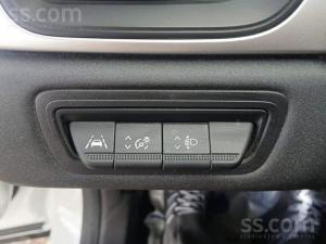 White Renault Captur 2022 in Riga, with an engine capacity of 1.60 L and mileage of 153 thousand km for 12990 €, photo 12 on AUTOMOTO.COM.LV