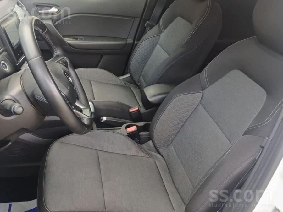 White Renault Captur 2022 in Riga, with an engine capacity of 1.60 L and mileage of 153 thousand km for 12990 €, photo 14 on AUTOMOTO.COM.LV