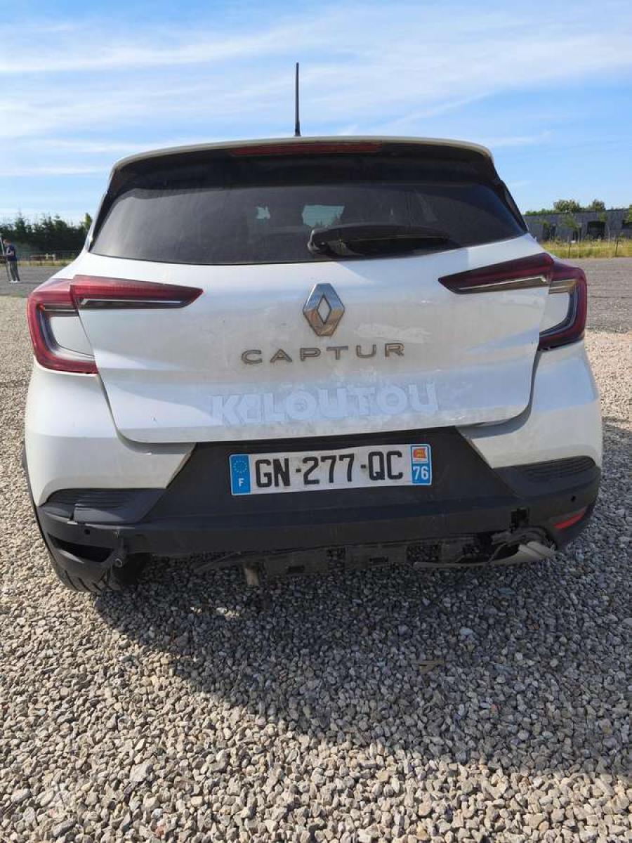 White Renault Captur 2023 in Taurage, with an engine capacity of 1.00 L and mileage of 55 thousand km for 6900 €, photo 5 on AUTOMOTO.COM.LV