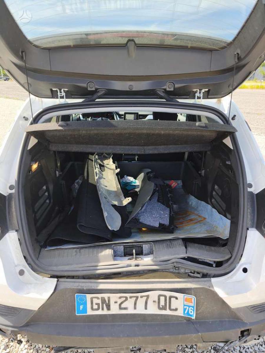White Renault Captur 2023 in Taurage, with an engine capacity of 1.00 L and mileage of 55 thousand km for 6900 €, photo 10 on AUTOMOTO.COM.LV