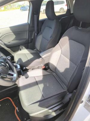 White Renault Captur 2023 in Taurage, with an engine capacity of 1.00 L and mileage of 55 thousand km for 6900 €, photo 26 on AUTOMOTO.COM.LV