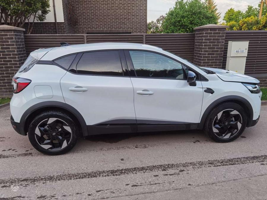 White Renault Captur 2024 in Kaunas, with an engine capacity of 1.00 L and mileage of 16 thousand km for 8200 €, photo 3 on AUTOMOTO.COM.LV