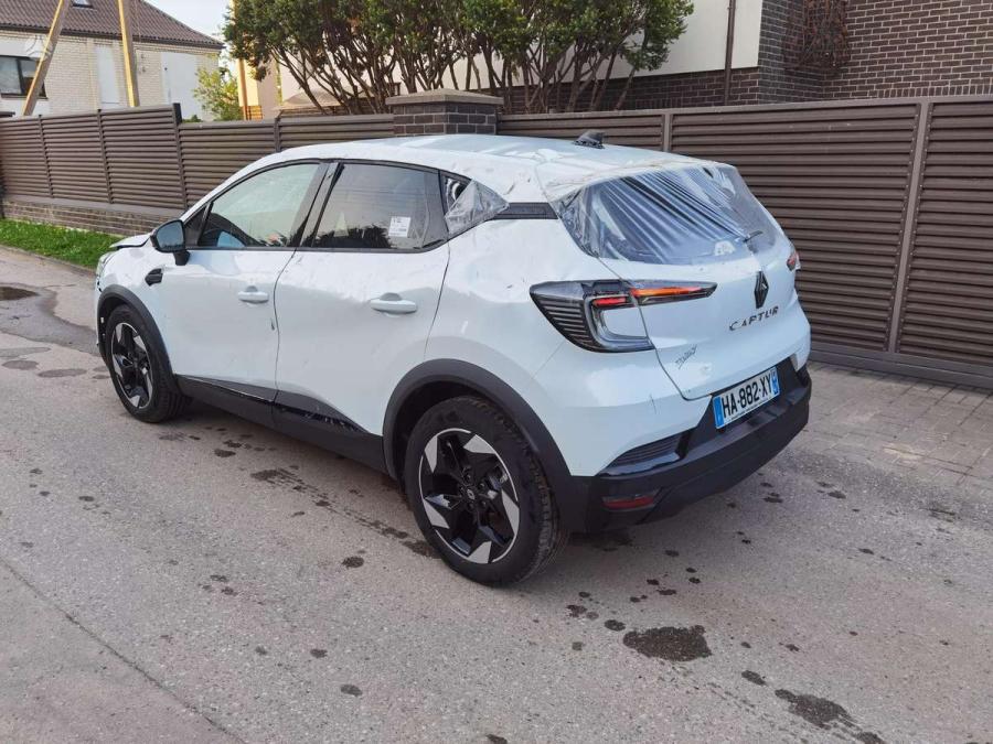 White Renault Captur 2024 in Kaunas, with an engine capacity of 1.00 L and mileage of 16 thousand km for 8200 €, photo 7 on AUTOMOTO.COM.LV