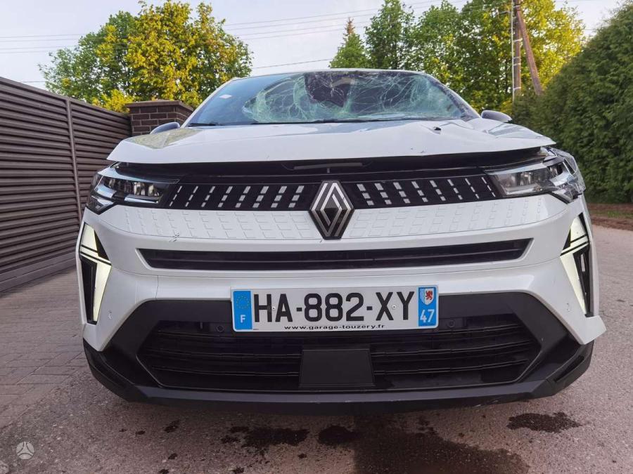 White Renault Captur 2024 in Kaunas, with an engine capacity of 1.00 L and mileage of 16 thousand km for 8200 €, photo 8 on AUTOMOTO.COM.LV