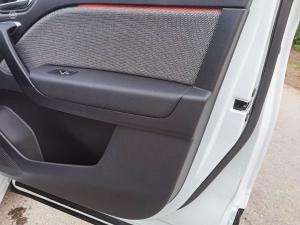 White Renault Captur 2024 in Kaunas, with an engine capacity of 1.00 L and mileage of 16 thousand km for 8200 €, photo 13 on AUTOMOTO.COM.LV