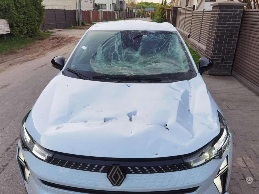 White Renault Captur 2024 in Kaunas, with an engine capacity of 1.00 L and mileage of 16 thousand km for 8200 €, photo 24 on AUTOMOTO.COM.LV