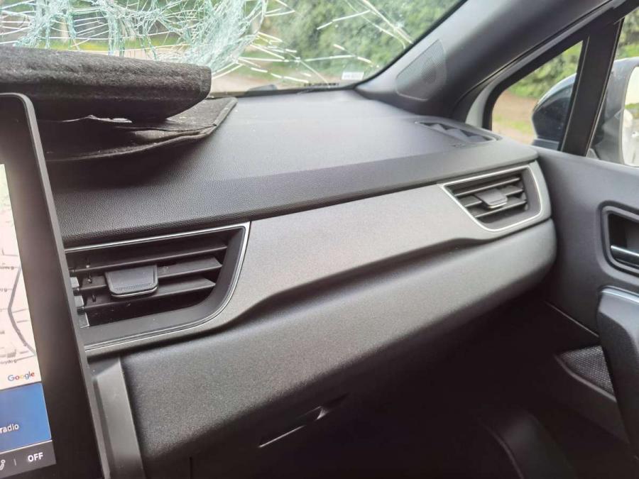 White Renault Captur 2024 in Kaunas, with an engine capacity of 1.00 L and mileage of 16 thousand km for 8200 €, photo 25 on AUTOMOTO.COM.LV