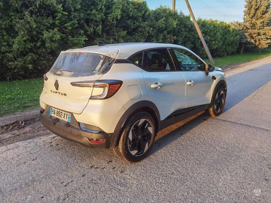 White Renault Captur 2024 in Kaunas, with an engine capacity of 1.00 L and mileage of 16 thousand km for 8200 €, photo 27 on AUTOMOTO.COM.LV
