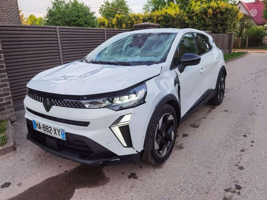 White Renault Captur 2024 in Kaunas, with an engine capacity of 1.00 L and mileage of 16 thousand km for 8200 €, photo 29 on AUTOMOTO.COM.LV