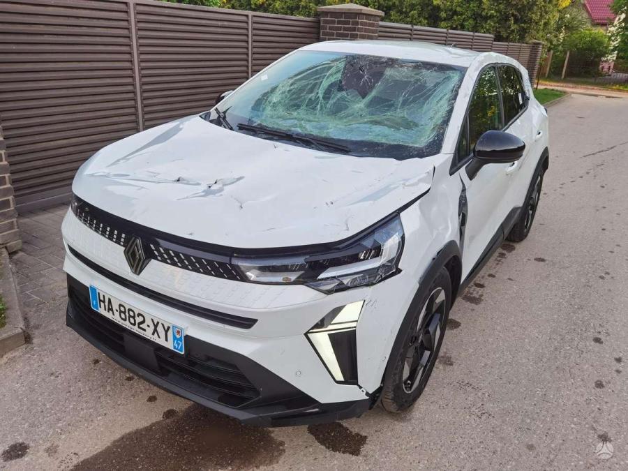 White Renault Captur 2024 in Kaunas, with an engine capacity of 1.00 L and mileage of 16 thousand km for 8200 €, photo 37 on AUTOMOTO.COM.LV