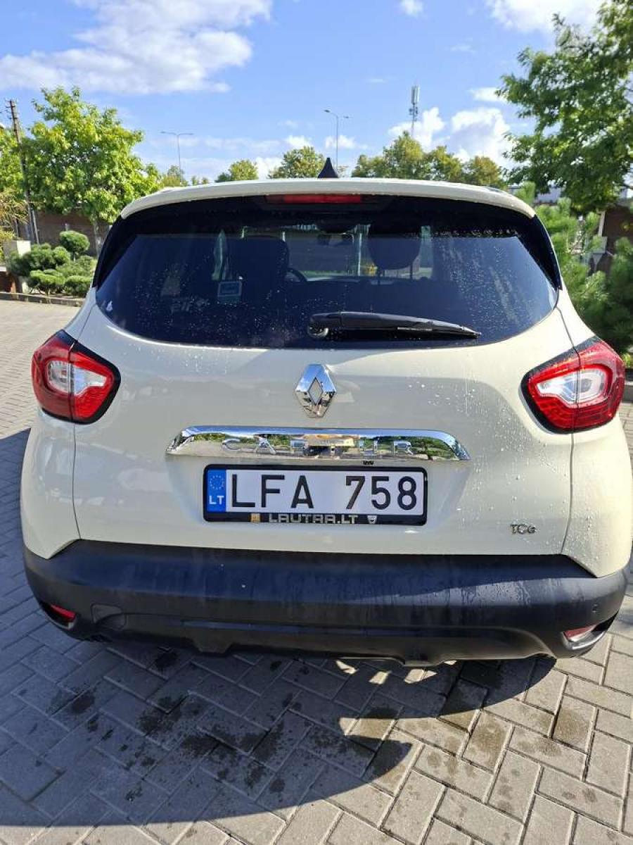 White Renault Captur 2013 in Plunge, with an engine capacity of 1.20 L and mileage of 81 thousand km for 6500 €, photo 5 on AUTOMOTO.COM.LV