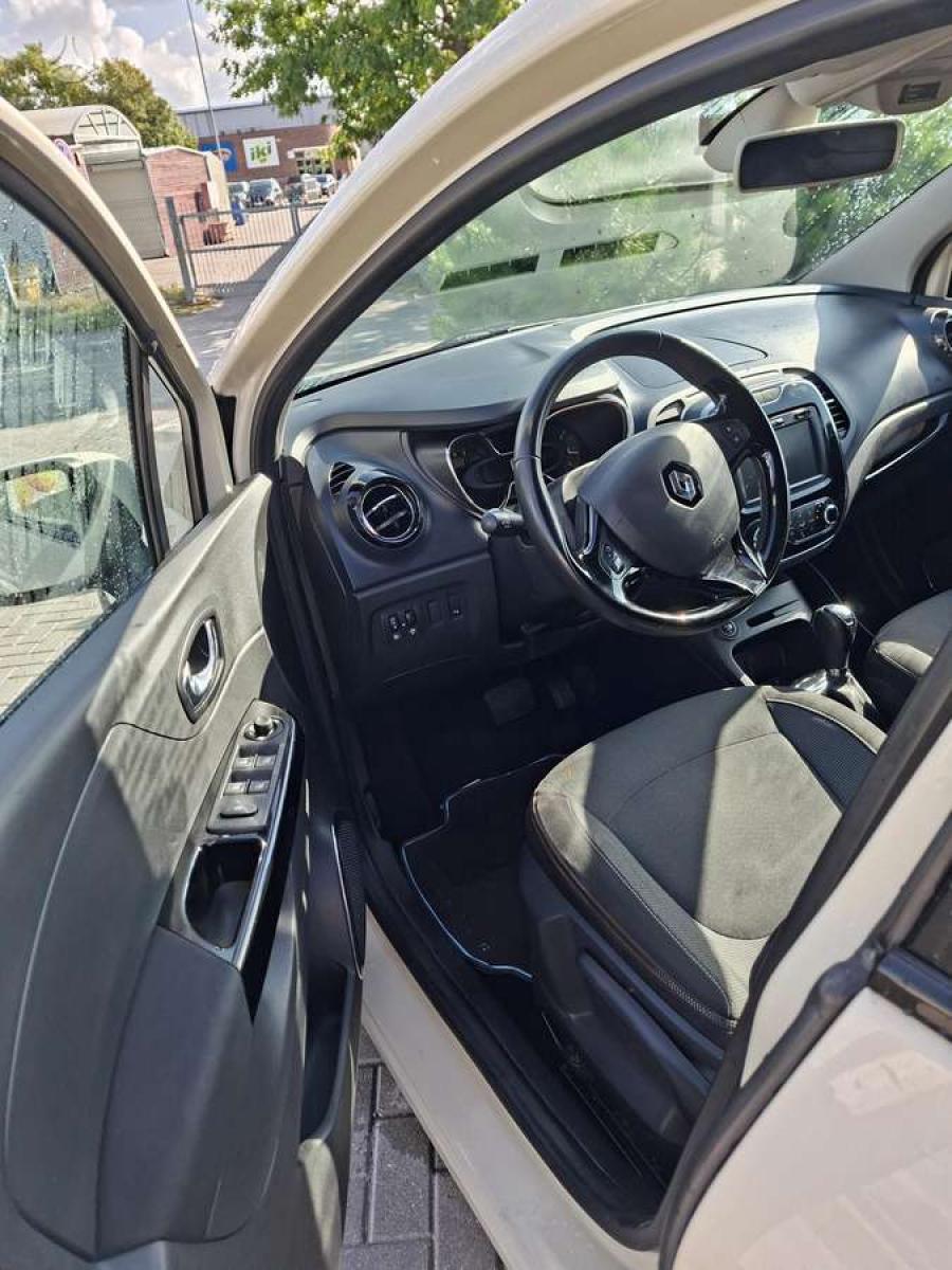 White Renault Captur 2013 in Plunge, with an engine capacity of 1.20 L and mileage of 81 thousand km for 6500 €, photo 6 on AUTOMOTO.COM.LV