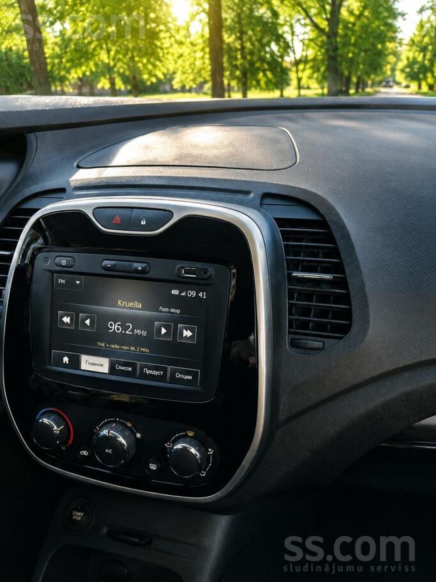 White Renault Captur 2015 in Riga, with an engine capacity of 1.20 L and mileage of 180 thousand km for 5500 €, photo 11 on AUTOMOTO.COM.LV