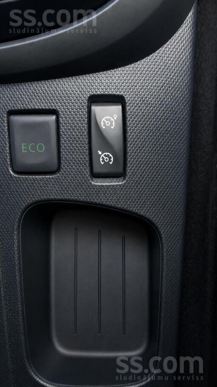 Balts Renault Captur 2015 Rīga, ar dzinēja tilpumu 1.20 L un nobraukumu 180 tūkst. km par 5500 €, foto 5 vietnē AUTOMOTO.COM.LV