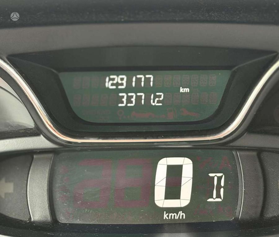 Balts Renault Captur 2017 Tauragė, ar dzinēja tilpumu 1.20 L un nobraukumu 129 tūkst. km par 6600 €, foto 49 vietnē AUTOMOTO.COM.LV