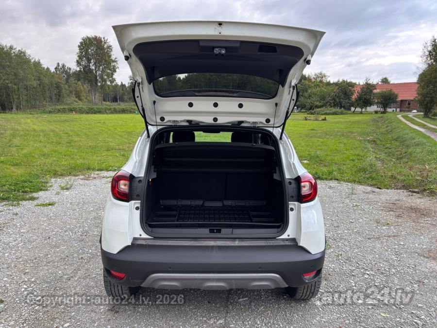 White Renault Captur 2019 in Tallinn, with an engine capacity of 1.20 L and mileage of 80 thousand km for 11900 €, photo 4 on AUTOMOTO.COM.LV