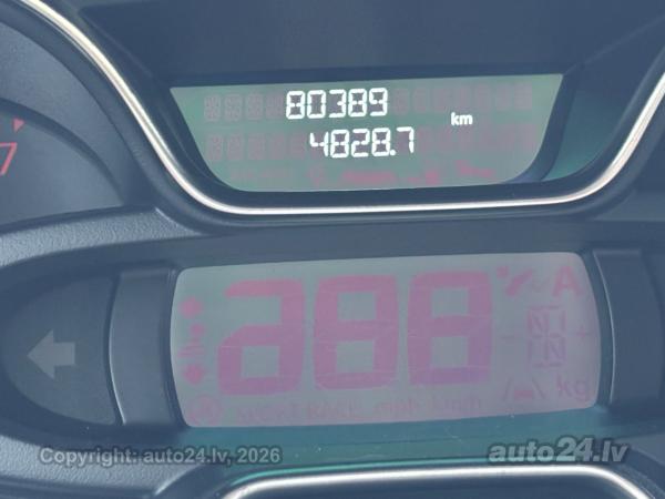 White Renault Captur 2019 in Tallinn, with an engine capacity of 1.20 L and mileage of 80 thousand km for 11900 €, photo 8 on AUTOMOTO.COM.LV