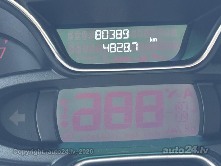 White Renault Captur 2019 in Tallinn, with an engine capacity of 1.20 L and mileage of 80 thousand km for 11900 €, photo 8 on AUTOMOTO.COM.LV