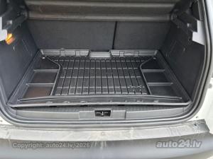 White Renault Captur 2019 in Tallinn, with an engine capacity of 1.20 L and mileage of 80 thousand km for 11900 €, photo 9 on AUTOMOTO.COM.LV