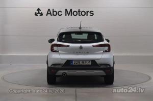 White Renault Captur 2021 in Tallinn, with an engine capacity of 1.30 L and mileage of 44 thousand km for 14990 €, photo 5 on AUTOMOTO.COM.LV