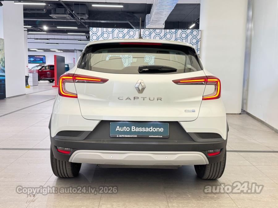Balts Renault Captur 2022 Tallina, ar dzinēja tilpumu 1.60 L un nobraukumu 71 tūkst. km par 15900 €, foto 8 vietnē AUTOMOTO.COM.LV