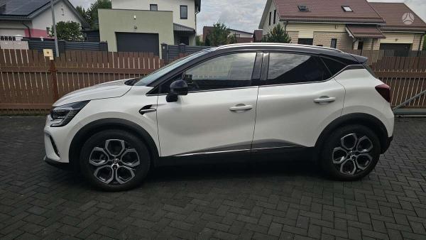 White Renault Captur 2022 in Panevezys, with an engine capacity of 1.60 L and mileage of 178 thousand km for 12999 €, photo 6 on AUTOMOTO.COM.LV