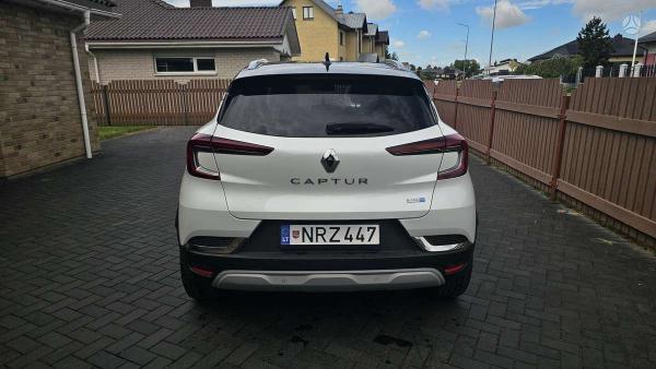 White Renault Captur 2022 in Panevezys, with an engine capacity of 1.60 L and mileage of 178 thousand km for 12999 €, photo 8 on AUTOMOTO.COM.LV