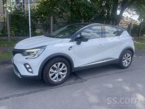 White Renault Captur 2022 in Riga, with an engine capacity of 1.60 L and mileage of 25 thousand km for 16700 €, photo  on AUTOMOTO.COM.LV
