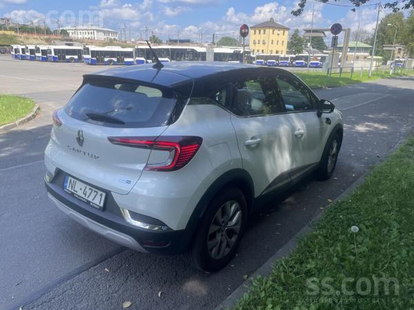 White Renault Captur 2022 in Riga, with an engine capacity of 1.60 L and mileage of 25 thousand km for 16700 €, photo 3 on AUTOMOTO.COM.LV