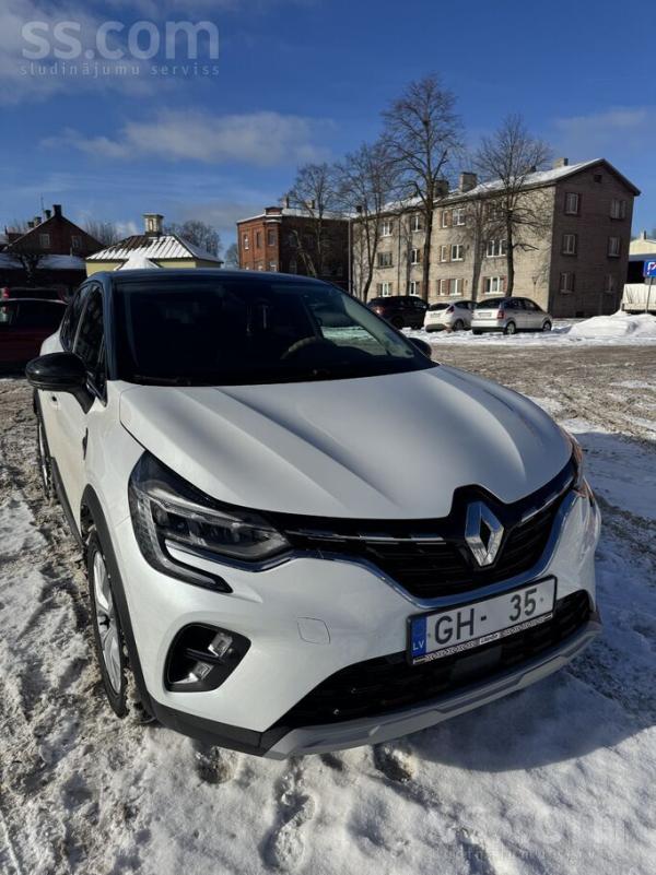White Renault Captur 2023 in Liepaja, with an engine capacity of 1.00 L and mileage of 23 thousand km for 18250 €, photo 1 on AUTOMOTO.COM.LV