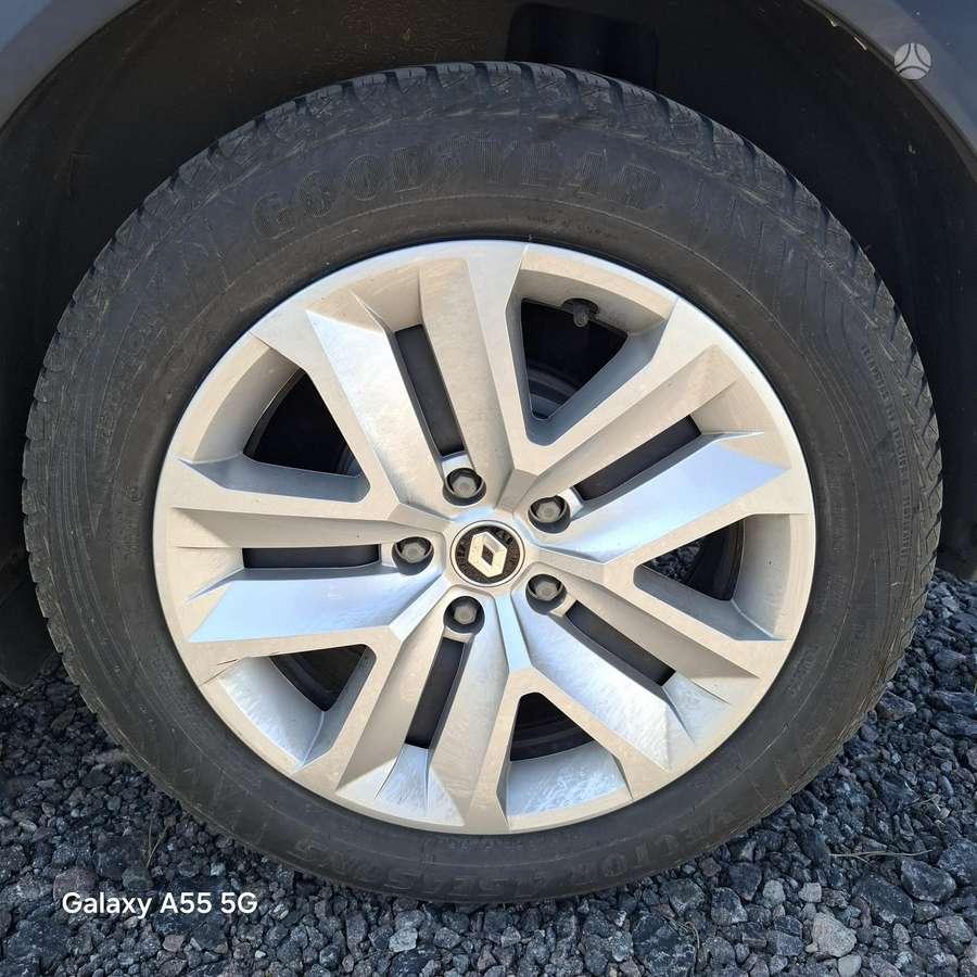 White Renault Captur 2023 in Taurage, with an engine capacity of 1.60 L and mileage of 218 thousand km for 9600 €, photo 8 on AUTOMOTO.COM.LV