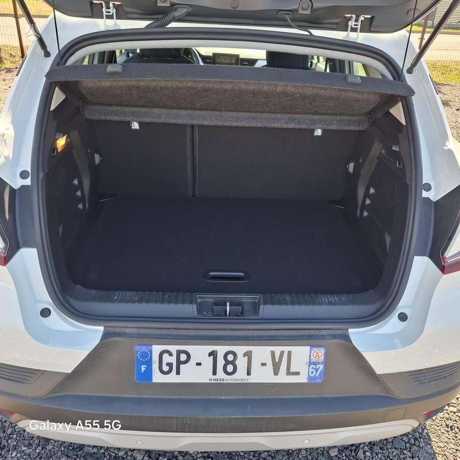 White Renault Captur 2023 in Taurage, with an engine capacity of 1.60 L and mileage of 218 thousand km for 9600 €, photo 10 on AUTOMOTO.COM.LV