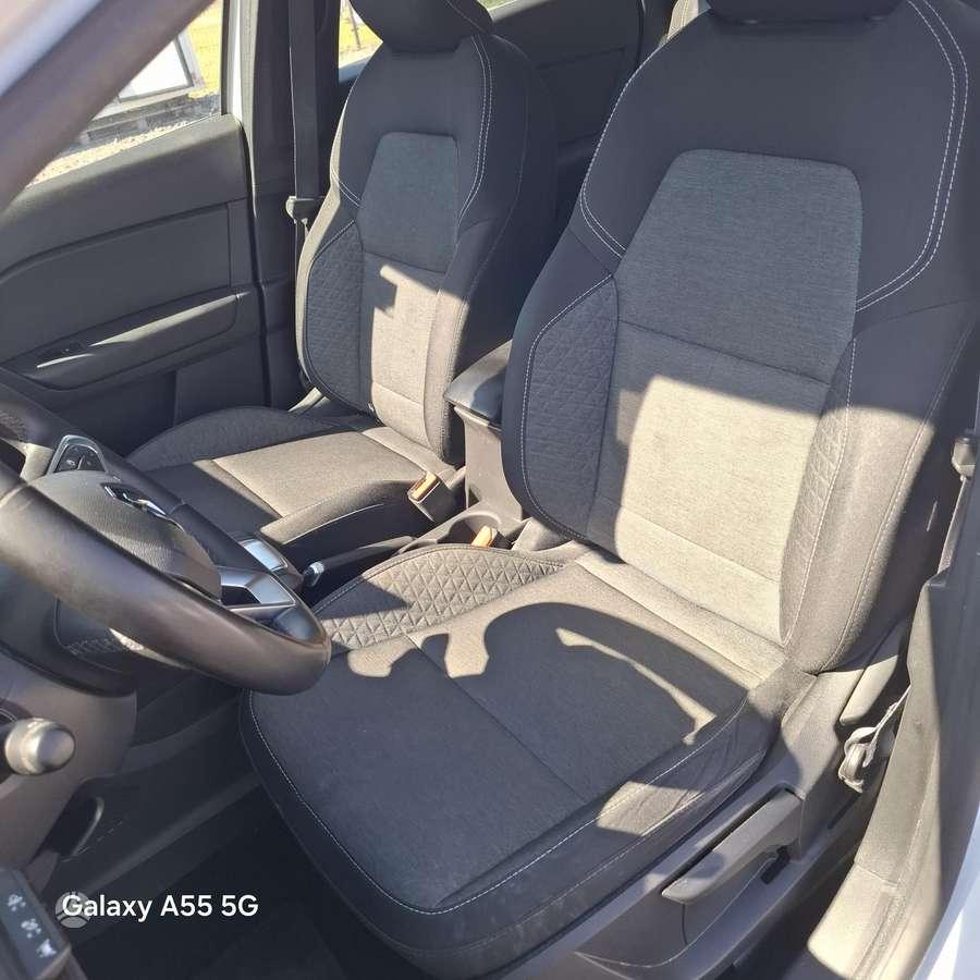 White Renault Captur 2023 in Taurage, with an engine capacity of 1.60 L and mileage of 218 thousand km for 9600 €, photo 12 on AUTOMOTO.COM.LV