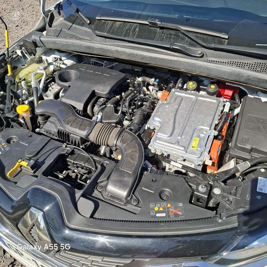 White Renault Captur 2023 in Taurage, with an engine capacity of 1.60 L and mileage of 218 thousand km for 9600 €, photo 17 on AUTOMOTO.COM.LV