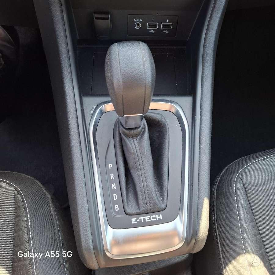 White Renault Captur 2023 in Taurage, with an engine capacity of 1.60 L and mileage of 218 thousand km for 9600 €, photo 24 on AUTOMOTO.COM.LV