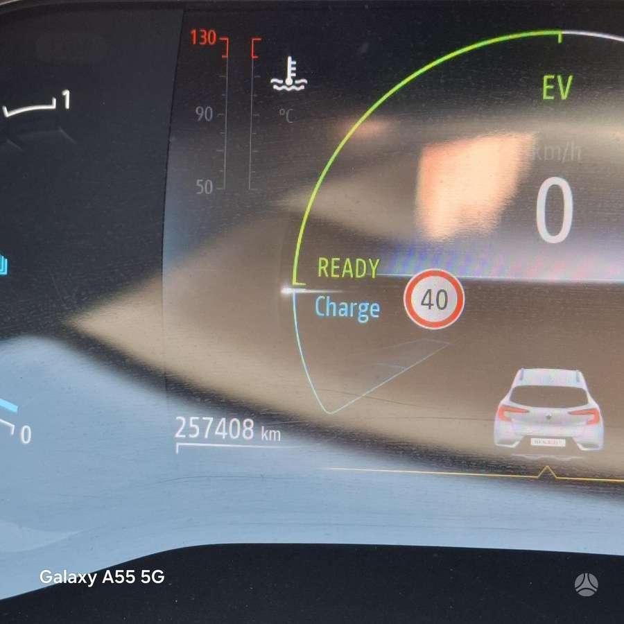 White Renault Captur 2023 in Taurage, with an engine capacity of 1.60 L and mileage of 218 thousand km for 9600 €, photo 30 on AUTOMOTO.COM.LV