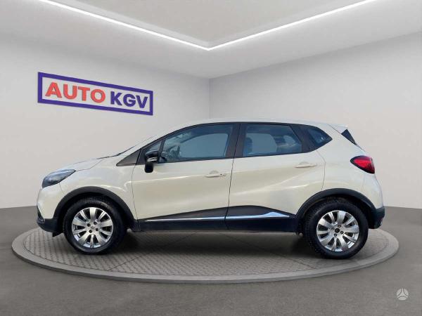 Yellow Renault Captur 2015 in Vilnius, with an engine capacity of 0.90 L and mileage of 296 thousand km for 5499 €, photo 2 on AUTOMOTO.COM.LV